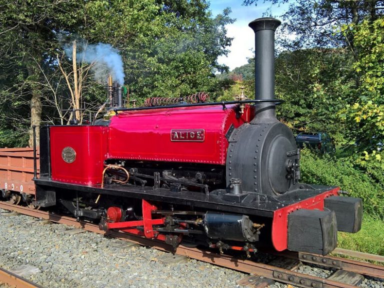 Welcome back Alice and Holy War! – Bala Lake Railway